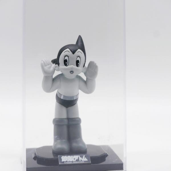 Astro le petit robot - figurine PVC vintage sous vitrine - Tomy