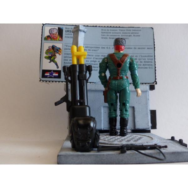 GI joe figurine Ursus / Big Bear - rétro & arme - hasbro